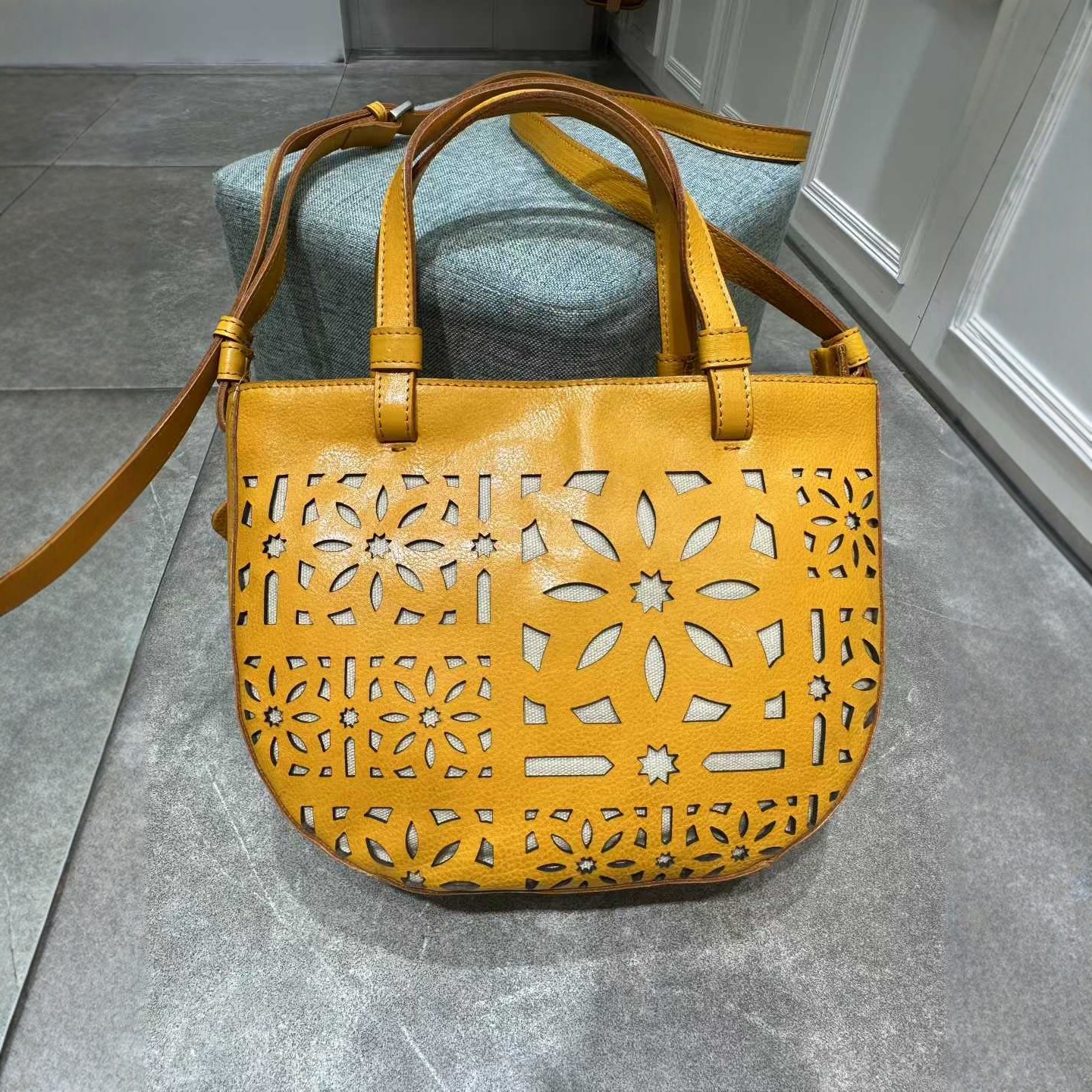 Ladies' Handcrafted Vegetable-tanned Leather Handbags Engraved Feature ...